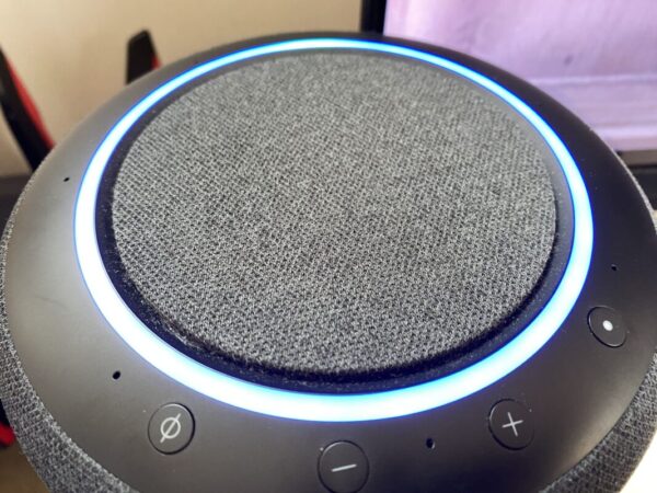 Echo Dotが黄色に！Echoデバイスのライト9色の意味を解説！ - REVIEWZOO - スマート家電レビューサイト